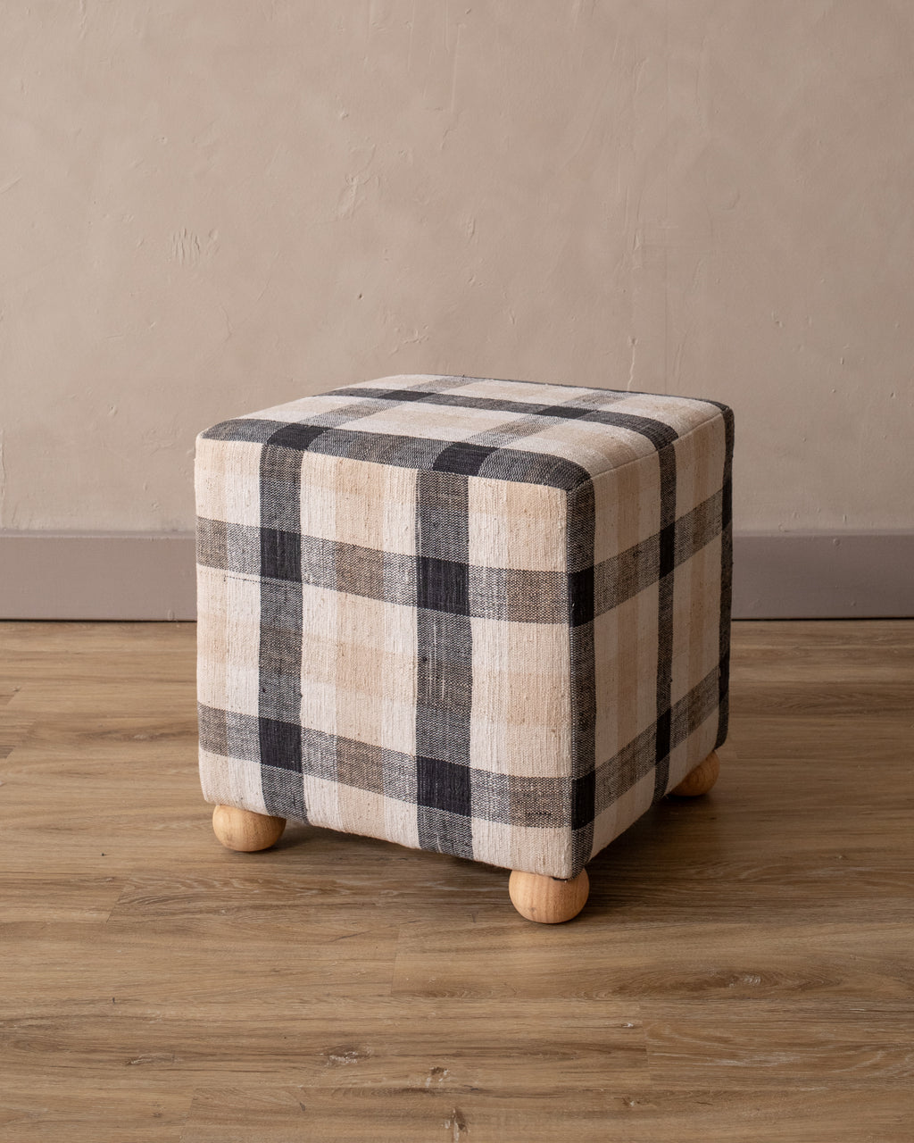 Bennett Cube X – The Vintage Rug Shop